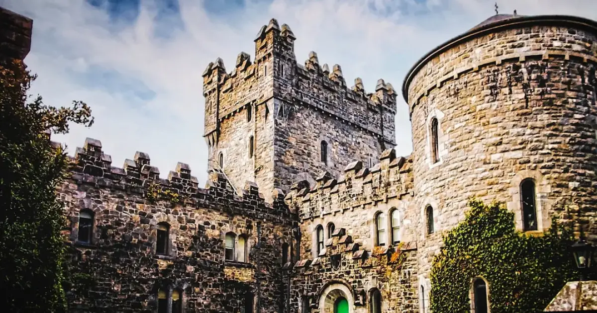 Mengenal Sejarah dan Legenda Menarik di Balik Kastil-Kastil di Ireland | Inisiator